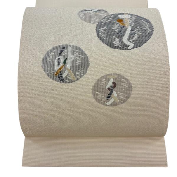 【着物ランク】秀品【素材】正絹【帯丈】約396cm【帯幅】約31cm【帯仕立て】仕立て上がり【コメント】西陣の田中工芸織物「祥園」の帯です。普段使いでお使いいただける名古屋帯でございます。カジュアルな装いに合わせてお使いください。締め跡がご...