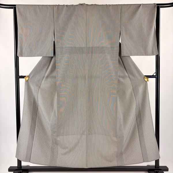 【着物ランク】名品【素材】正絹【身丈】約154cm【裄丈】約65.5cm【袖丈】約49cm【袖幅】約34cm【前幅】約25cm【後幅】約30cm【サイズ】M【着物仕立て】単衣【着用時期】6/9月【コメント】通常の縮緬よりもコシがつよく、紬よ...