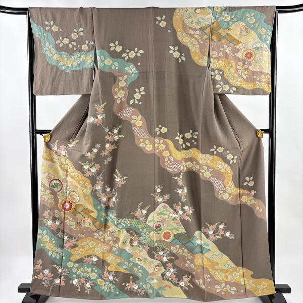 【着物ランク】名品【素材】正絹【身丈】約162.5cm【裄丈】約66cm【袖丈】約47.5cm【袖幅】約33.5cm【前幅】約23.5cm【後幅】約30.5cm【サイズ】M【着物仕立て】袷【着用時期】10〜5月【コメント】気品たっぷりにお召...