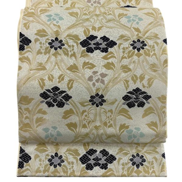 【着物ランク】名品【素材】正絹【帯丈】約440cm【帯幅】約30.5cm【帯仕立て】仕立て上がり【コメント】天然灰汁醗酵染職人「桂秀」が手掛けた作品でございます。セミフォーマルでお使いいただける袋帯でございます。見る人に重たい印象を感じさせ...