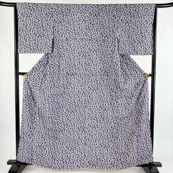 【着物ランク】優品【素材】正絹【身丈】約161cm【裄丈】約65cm【袖丈】約48.5cm【袖幅】約33cm【前幅】約24cm【後幅】約29.5cm【サイズ】M【着物仕立て】袷【着用時期】10〜5月【コメント】お洒落着として楽しめる小紋でご...