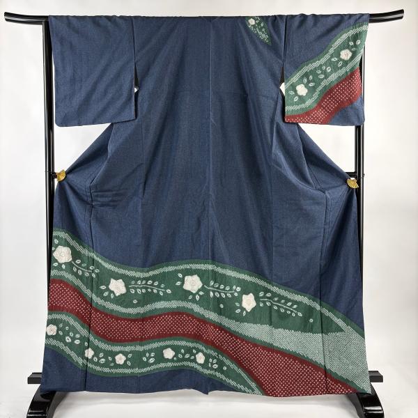 【着物ランク】秀品【素材】正絹【身丈】約166cm【裄丈】約67.5cm【袖丈】約48.5cm【袖幅】約34cm【前幅】約24.5cm【後幅】約31cm【サイズ】L【着物仕立て】袷【着用時期】10〜5月【コメント】帯次第で幅広くお使いいただ...