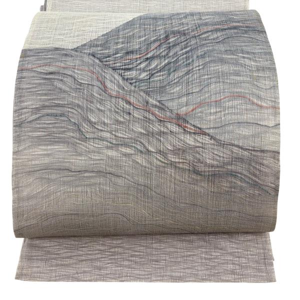 【着物ランク】秀品【素材】正絹【帯丈】約444cm【帯幅】約30.5cm【帯仕立て】仕立て上がり【コメント】夏帯でございます。セミフォーマルでお使いいただける袋帯でございます。見る人に重たい印象を感じさせない女性ならではの、気品豊かな一品で...