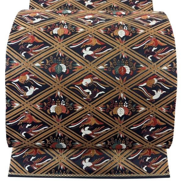 【着物ランク】秀品【素材】正絹【帯丈】約436cm【帯幅】約31cm【帯仕立て】仕立て上がり【コメント】セミフォーマルでお使いいただける袋帯でございます。見る人に重たい印象を感じさせない女性ならではの、気品豊かな一品です。締め跡がございます...