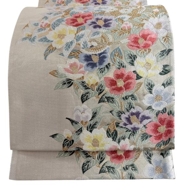 【着物ランク】秀品【素材】正絹【帯丈】約436cm【帯幅】約31cm【帯仕立て】仕立て上がり【コメント】セミフォーマルでお使いいただける袋帯でございます。見る人に重たい印象を感じさせない女性ならではの、気品豊かな一品です。帯芯が入っておりま...