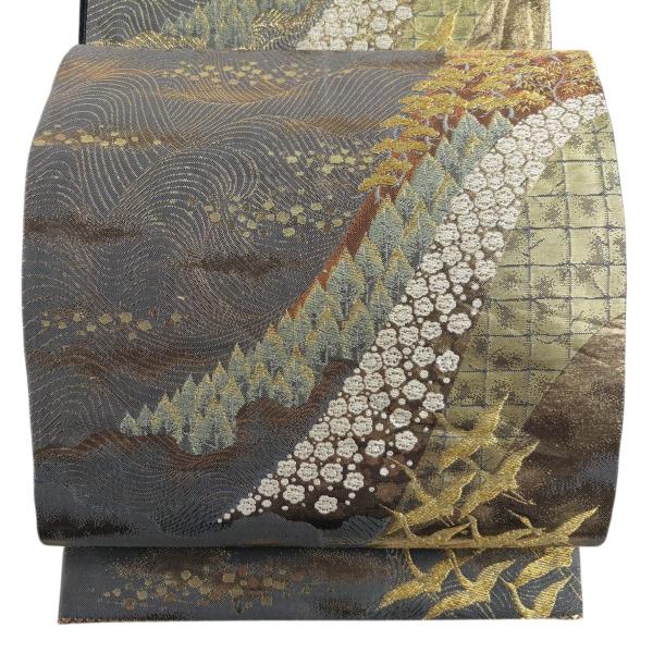 【着物ランク】秀品【素材】正絹【帯丈】約436cm【帯幅】約31cm【帯仕立て】仕立て上がり【コメント】京都西陣、染と織の名門「じゅらく」謹製による作品でございます。おめでたい席に相応しい意匠の袋帯でございます。格式高いお席にもお使いいただ...