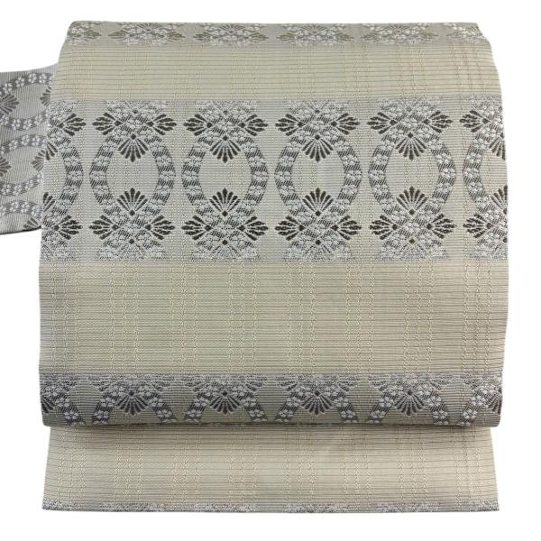 【着物ランク】秀品【素材】正絹【帯丈】約388cm【帯幅】約31cm【帯仕立て】仕立て上がり【コメント】普段使いでお使いいただける名古屋帯でございます。カジュアルな装いに合わせてお使いください。締め跡がございます。リユース品としては目立った...