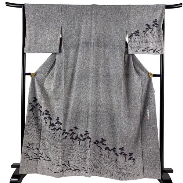 【着物ランク】名品【素材】正絹【身丈】約164.5cm【裄丈】約67cm【袖丈】約49cm【袖幅】約34.5cm【前幅】約24.5cm【後幅】約30cm【サイズ】M【着物仕立て】袷【着用時期】10〜5月【コメント】京の名工で染色作家「川村久...