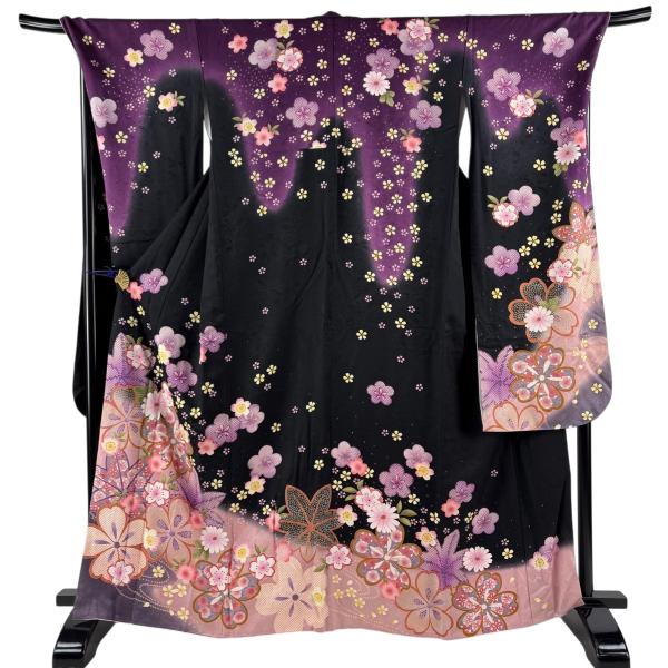 【着物ランク】名品【素材】正絹【身丈】約165cm【裄丈】約70cm【袖丈】約111cm【袖幅】約36.5cm【前幅】約24.5cm【後幅】約30.5cm【サイズ】L【着物仕立て】袷【着用時期】10〜5月【コメント】未婚女性の第一礼装として...