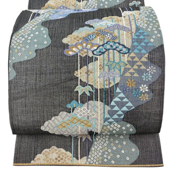 【着物ランク】名品【素材】正絹【帯丈】約444cm【帯幅】約31cm【帯仕立て】仕立て上がり【コメント】夏帯でございます。セミフォーマルでお使いいただける袋帯でございます。見る人に重たい印象を感じさせない女性ならではの、気品豊かな一品です。...