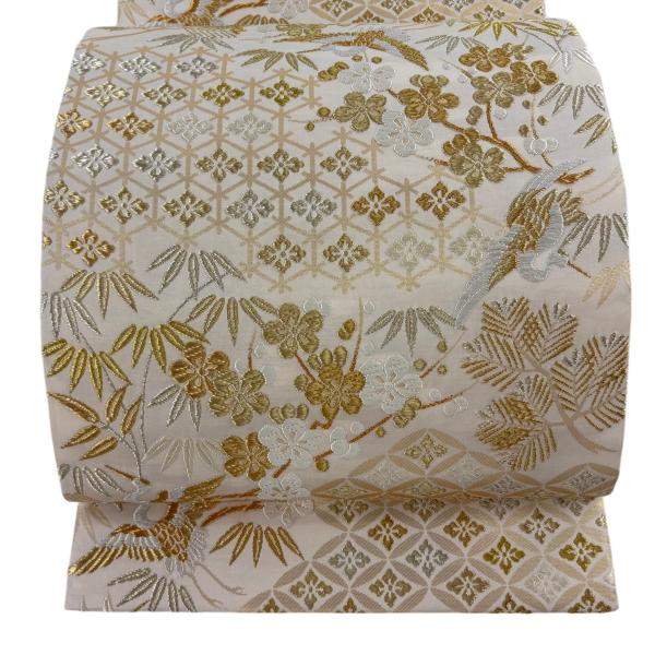 【着物ランク】逸品【素材】正絹【帯丈】約440cm【帯幅】約31cm【帯仕立て】仕立て上がり【コメント】映画・テレビドラマ・舞台・雑誌などに於いて、数多くの衣裳監修を手掛けている「山口美術織物」の作品です。おめでたい席に相応しい意匠の袋帯で...