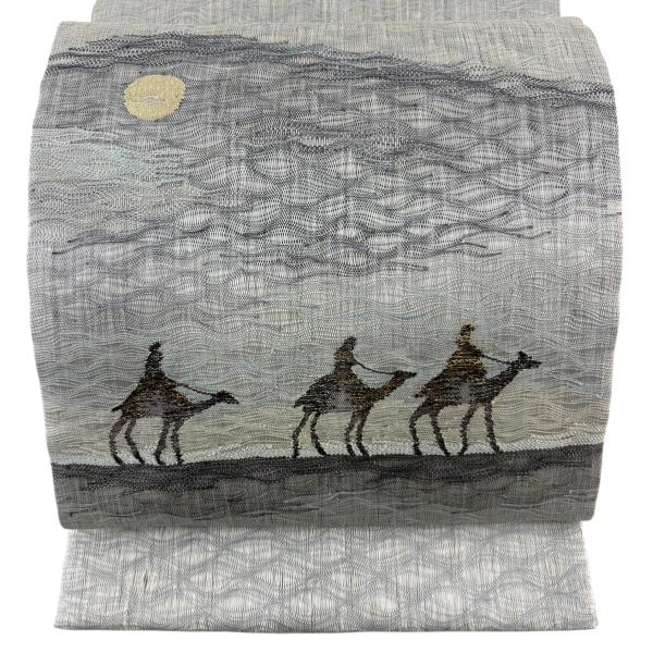 【着物ランク】逸品【素材】正絹【帯丈】約440cm【帯幅】約31cm【帯仕立て】仕立て上がり【コメント】セミフォーマルでお使いいただける袋帯でございます。見る人に重たい印象を感じさせない女性ならではの、気品豊かな一品です。締め跡がございます...