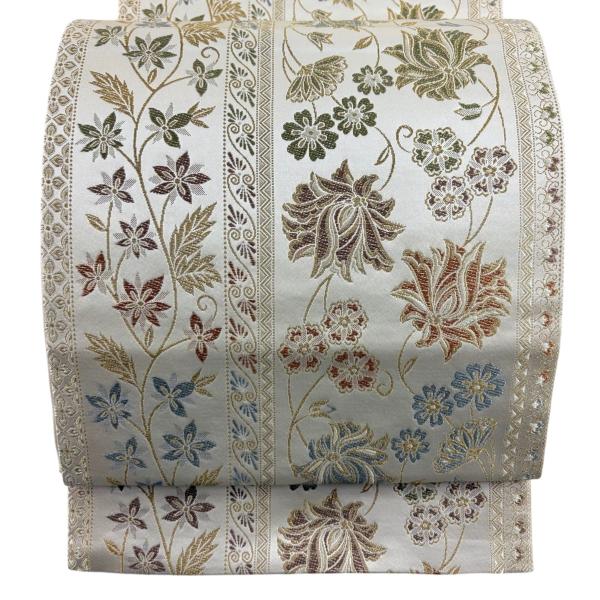 【着物ランク】名品【素材】正絹【帯丈】約454cm【帯幅】約30.5cm【帯仕立て】仕立て上がり【コメント】セミフォーマルでお使いいただける袋帯でございます。見る人に重たい印象を感じさせない女性ならではの、気品豊かな一品です。締め跡がござい...