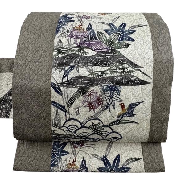 【着物ランク】名品【素材】正絹【帯丈】約362.5cm【帯幅】約31.5cm【帯仕立て】仕立て上がり【コメント】普段使いでお使いいただける名古屋帯でございます。カジュアルな装いに合わせてお使いください。締め跡がございます。表地の白地部分全体...