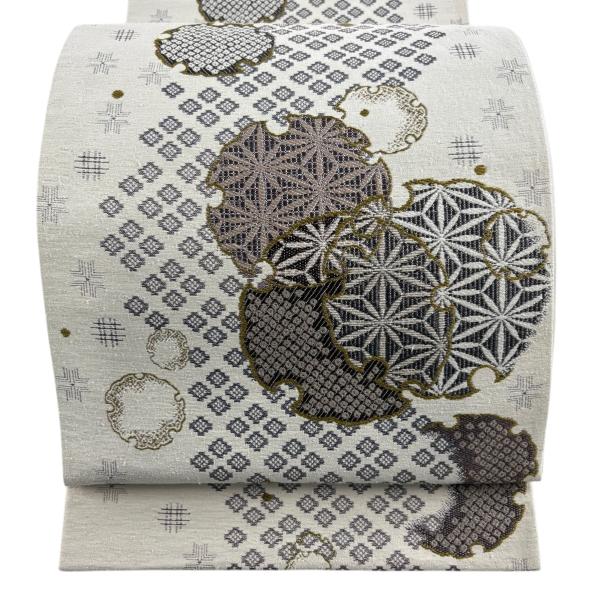 【着物ランク】名品【素材】正絹【帯丈】約448cm【帯幅】約31cm【帯仕立て】仕立て上がり【コメント】普段使いでお使いいただける袋帯でございます。カジュアルな装いに合わせてお使いください。締め跡がございます。表地所々にヤケ、表地所々とお太...