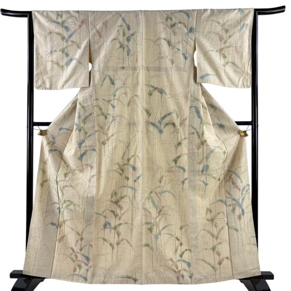 【着物ランク】秀品【素材】正絹【身丈】約164cm【裄丈】約64cm【袖丈】約49cm【袖幅】約32.5cm【前幅】約23.5cm【後幅】約30cm【サイズ】M【着物仕立て】袷【着用時期】10〜5月【コメント】合わせる帯の色柄により、お召し...