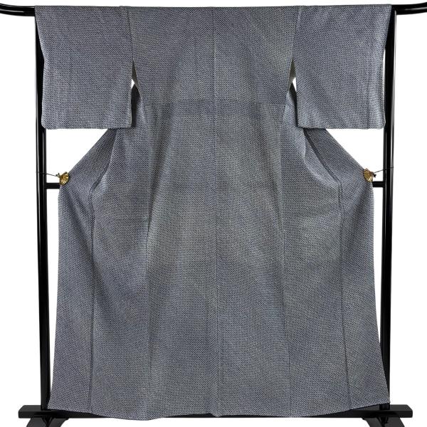 【着物ランク】秀品【素材】正絹【身丈】約159.5cm【裄丈】約66cm【袖丈】約48.5cm【袖幅】約34.5cm【前幅】約24cm【後幅】約29cm【サイズ】M【着物仕立て】袷【着用時期】10〜5月【コメント】お洒落着として楽しめる小紋...