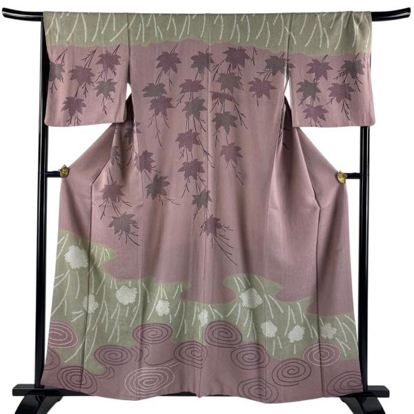 【着物ランク】名品【素材】正絹【身丈】約159cm【裄丈】約67cm【袖丈】約48.5cm【袖幅】約34cm【前幅】約24.5cm【後幅】約29cm【サイズ】M【着物仕立て】袷【着用時期】10〜5月【コメント】帯次第で幅広くお使いいただける...