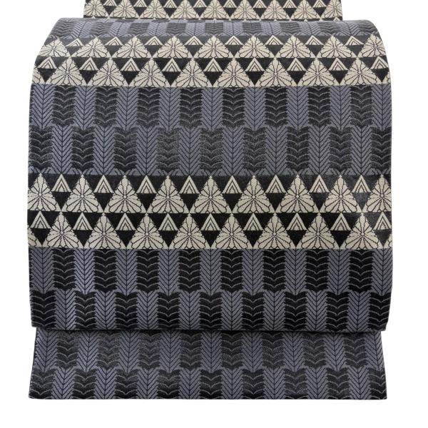 【着物ランク】名品【素材】正絹【帯丈】約446cm【帯幅】約31cm【帯仕立て】仕立て上がり【コメント】セミフォーマルでお使いいただける袋帯でございます。見る人に重たい印象を感じさせない女性ならではの、気品豊かな一品です。締め跡がございます...