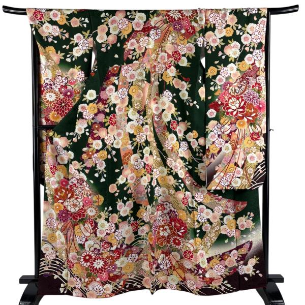 【着物ランク】逸品【素材】正絹【身丈】約165cm【裄丈】約68cm【袖丈】約102cm【袖幅】約34cm【前幅】約25cm【後幅】約30cm【サイズ】L【着物仕立て】袷【着用時期】10〜5月【コメント】未婚女性の第一礼装としてお使いいただ...