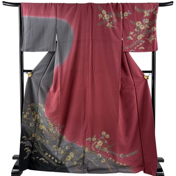 【着物ランク】秀品【素材】正絹【身丈】約170cm【裄丈】約69cm【袖丈】約49cm【袖幅】約35cm【前幅】約27.5cm【後幅】約33.5cm【サイズ】L【着物仕立て】袷【着用時期】10〜5月【コメント】帯次第で幅広くお使いいただける...