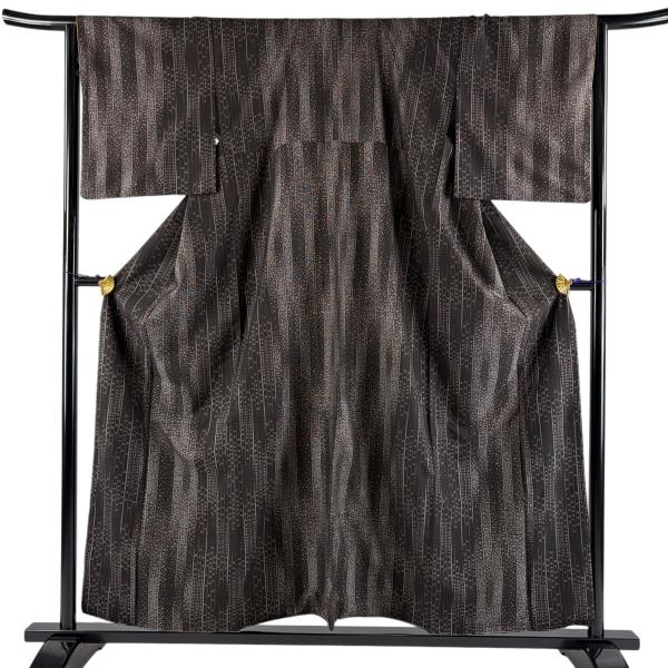 【着物ランク】逸品【素材】正絹【身丈】約158cm【裄丈】約64.5cm【袖丈】約48.5cm【袖幅】約33cm【前幅】約25.5cm【後幅】約31.5cm【サイズ】M【着物仕立て】袷【着用時期】10〜5月【コメント】極上の着心地を誘い、洒...