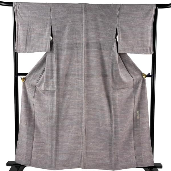 【着物ランク】秀品【素材】正絹【身丈】約159.5cm【裄丈】約67cm【袖丈】約48cm【袖幅】約33.5cm【前幅】約24cm【後幅】約29.5cm【サイズ】M【着物仕立て】単衣【着用時期】6/9月【コメント】お洒落着として楽しめる小紋...