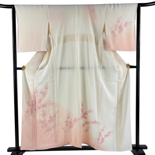 【着物ランク】秀品【素材】正絹【身丈】約157cm【裄丈】約65cm【袖丈】約52cm【袖幅】約33cm【前幅】約23.5cm【後幅】約30cm【サイズ】M【着物仕立て】紗絽袷【着用時期】6/9月【コメント】帯次第で幅広くお使いいただける素...