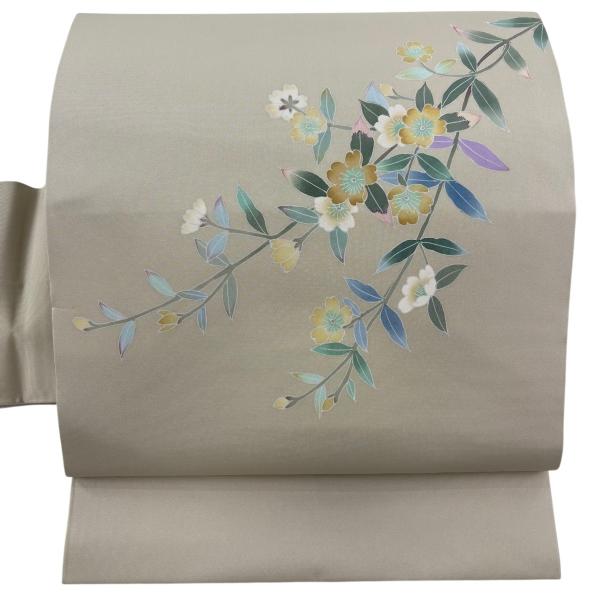 【着物ランク】秀品【素材】正絹【帯丈】約364cm【帯幅】約30cm【帯仕立て】仕立て上がり【コメント】普段使いでお使いいただける名古屋帯でございます。カジュアルな装いに合わせてお使いください。表地所々にシワがございます。リユース品としては...