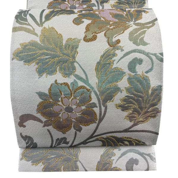 【着物ランク】秀品【素材】正絹【帯丈】約446cm【帯幅】約31cm【帯仕立て】仕立て上がり【コメント】セミフォーマルでお使いいただける袋帯でございます。見る人に重たい印象を感じさせない女性ならではの、気品豊かな一品です。リユース品としては...