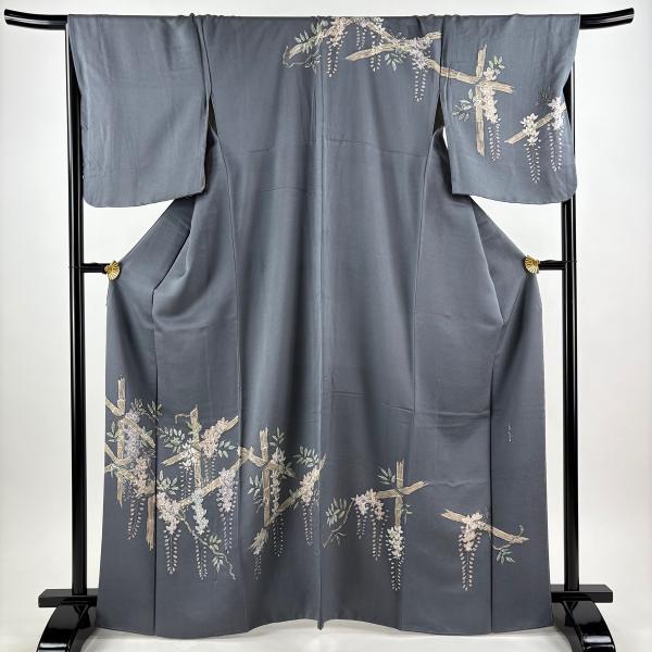 【着物ランク】秀品【素材】正絹【身丈】約168cm【裄丈】約69cm【袖丈】約53cm【袖幅】約36cm【前幅】約24.5cm【後幅】約30cm【サイズ】L【着物仕立て】袷【着用時期】10〜5月【コメント】帯次第で幅広くお使いいただける素敵...