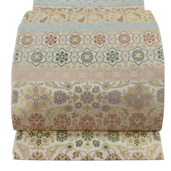 【着物ランク】名品【素材】正絹【帯丈】約456cm【帯幅】約31cm【帯仕立て】仕立て上がり【コメント】西陣の陰山織物謹製のブランド「箔屋清兵衛」の帯です。セミフォーマルでお使いいただける袋帯でございます。見る人に重たい印象を感じさせない女...