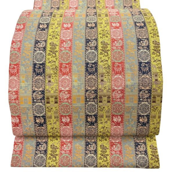 【着物ランク】名品【素材】正絹【帯丈】約358cm【帯幅】約30.5cm【帯仕立て】仕立て上がり【コメント】古代織物の研究と復元を重ね「美術織物」という分野を確立した「龍村美術織物」の帯でございます。普段使いでお使いいただける開き名古屋帯で...