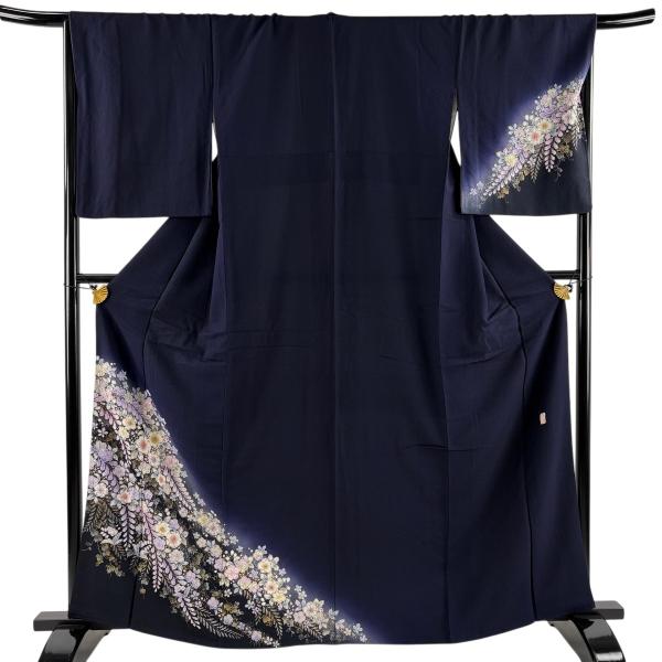 【着物ランク】名品【素材】正絹【身丈】約163.5cm【裄丈】約67.5cm【袖丈】約53.5cm【袖幅】約35.5cm【前幅】約23.5cm【後幅】約30cm【サイズ】L【着物仕立て】袷【着用時期】10〜5月【コメント】十日町の老舗、本格...