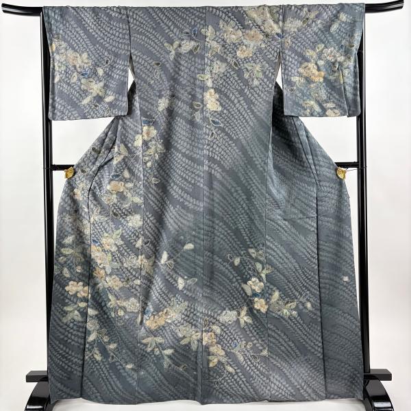 【着物ランク】名品【素材】正絹【身丈】約166.5cm【裄丈】約66.5cm【袖丈】約49cm【袖幅】約34cm【前幅】約24.5cm【後幅】約29cm【サイズ】M【着物仕立て】袷【着用時期】10〜5月【コメント】気品たっぷりにお召し頂ける...