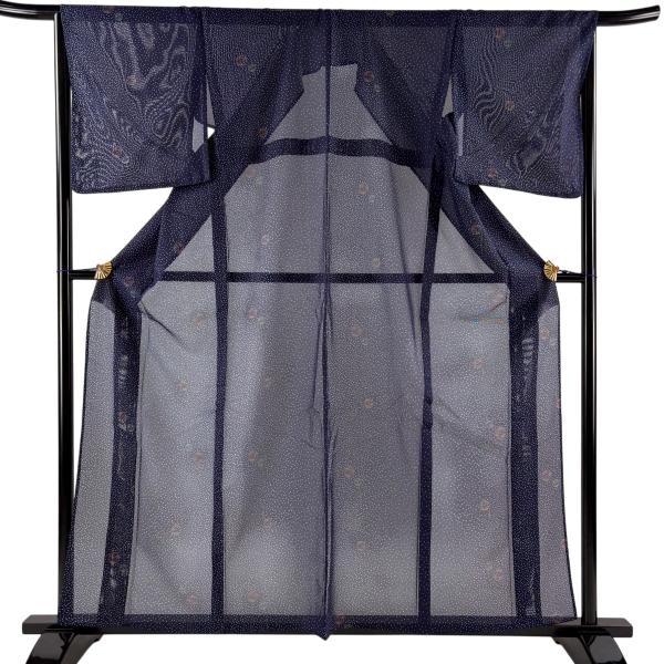 【着物ランク】秀品【素材】正絹【身丈】約161cm【裄丈】約66cm【袖丈】約49cm【袖幅】約34.5cm【前幅】約25cm【後幅】約31cm【サイズ】M【着物仕立て】薄物【着用時期】7〜8月【コメント】お洒落着として楽しめる小紋でござい...