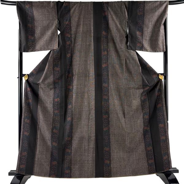【着物ランク】秀品【素材】正絹【身丈】約164cm【裄丈】約68cm【袖丈】約49cm【袖幅】約35.5cm【前幅】約24.5cm【後幅】約30.5cm【サイズ】L【着物仕立て】袷【着用時期】10〜5月【コメント】普段着やおしゃれ着として人...