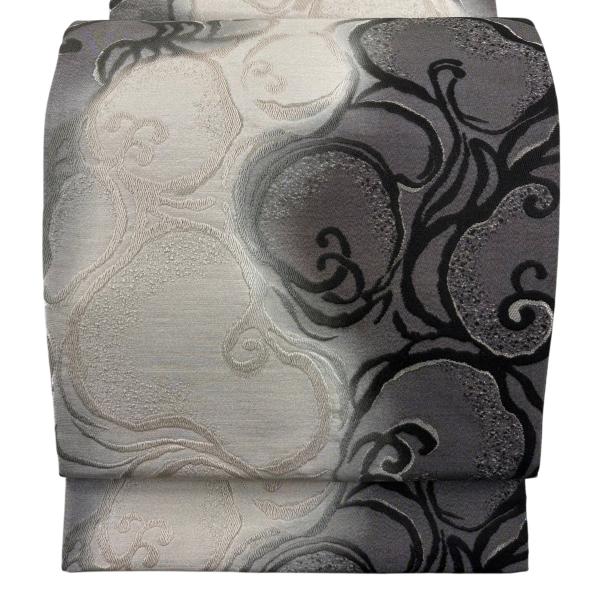 【着物ランク】名品【素材】正絹【帯丈】約462cm【帯幅】約31.5cm【帯仕立て】仕立て上がり【コメント】セミフォーマルでお使いいただける袋帯でございます。見る人に重たい印象を感じさせない女性ならではの、気品豊かな一品です。お太鼓垂先間に...