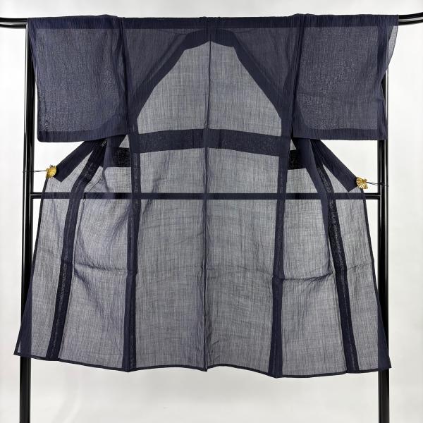 【着物ランク】名品【素材】麻【身丈】約135.5cm【裄丈】約69cm【袖丈】約49cm【袖幅】約35cm【前幅】約26.5cm【後幅】約31cm【サイズ】L【着物仕立て】薄物【着用時期】7〜8月【コメント】男性着物でございます。普段着やカ...