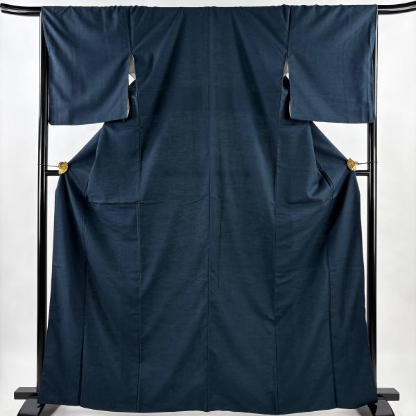 【着物ランク】秀品【素材】正絹【身丈】約165.5cm【裄丈】約68cm【袖丈】約49.5cm【袖幅】約34.5cm【前幅】約24cm【後幅】約28cm【サイズ】L【着物仕立て】袷【着用時期】10〜5月【コメント】普段着やおしゃれ着として人...