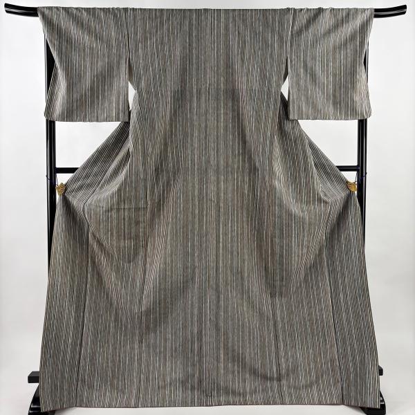 【着物ランク】秀品【素材】正絹【身丈】約173cm【裄丈】約69cm【袖丈】約49cm【袖幅】約35.5cm【前幅】約25.5cm【後幅】約30cm【サイズ】L【着物仕立て】袷【着用時期】10〜5月【コメント】お洒落着として楽しめる小紋でご...