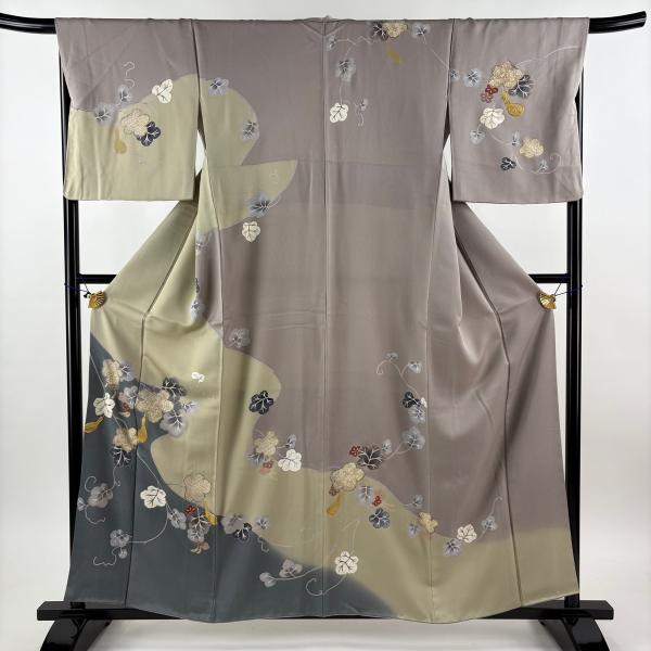 【着物ランク】秀品【素材】正絹【身丈】約159cm【裄丈】約67cm【袖丈】約49cm【袖幅】約34.5cm【前幅】約24cm【後幅】約30cm【サイズ】M【着物仕立て】袷【着用時期】10〜5月【コメント】帯次第で幅広くお使いいただける素敵...