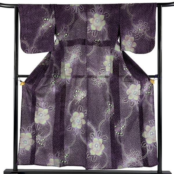 【着物ランク】名品【素材】綿【身丈】約153.5cm【裄丈】約63cm【袖丈】約48cm【袖幅】約33.5cm【前幅】約25.5cm【後幅】約29.5cm【サイズ】S【コメント】夏のお洒落着として、夏祭りや花火大会、盆踊りなど多くの場面でお...