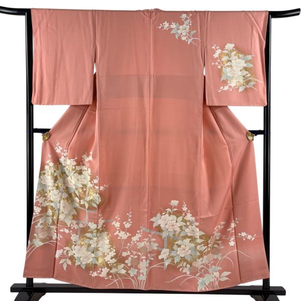 【着物ランク】秀品【素材】正絹【身丈】約155.5cm【裄丈】約64cm【袖丈】約54cm【袖幅】約34.5cm【前幅】約24cm【後幅】約29.5cm【サイズ】M【着物仕立て】袷【着用時期】10〜5月【コメント】帯次第で幅広くお使いいただ...