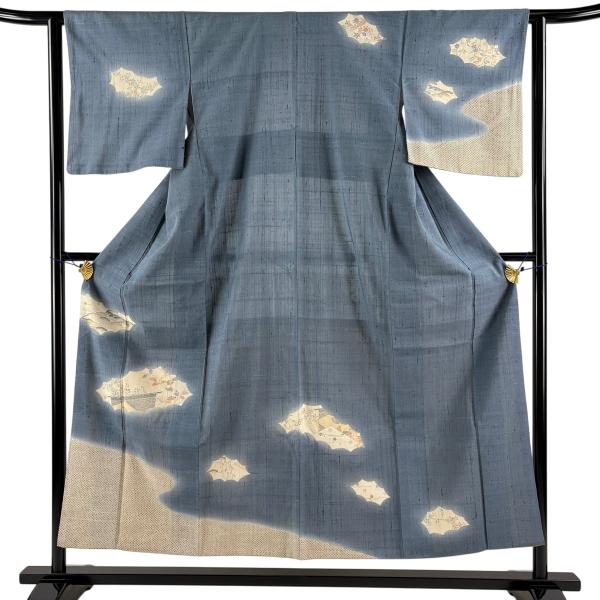 【着物ランク】名品【素材】正絹【身丈】約152cm【裄丈】約62cm【袖丈】約47cm【袖幅】約32.5cm【前幅】約23.5cm【後幅】約28.5cm【サイズ】S【着物仕立て】袷【着用時期】10〜5月【コメント】合わせる帯の色柄により、お...