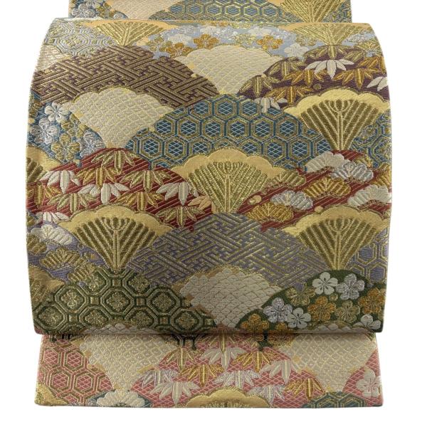 【着物ランク】秀品【素材】正絹【帯丈】約432cm【帯幅】約31cm【帯仕立て】仕立て上がり【コメント】おめでたい席に相応しい意匠の袋帯でございます。格式高いお席にもお使いいただけますので、お見逃しのないようお願いいたします。締め跡がござい...