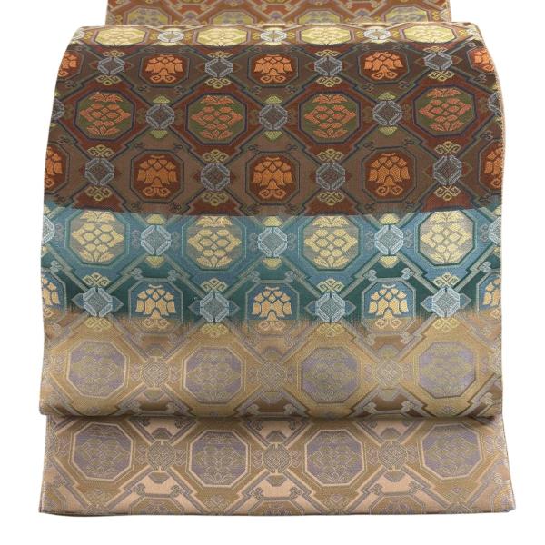 【着物ランク】逸品【素材】正絹【帯丈】約440cm【帯幅】約31.5cm【帯仕立て】仕立て上がり【コメント】上質な織の技術を持つ曽根武勇氏が手掛けた作品でございます。普段使いでお使いいただける袋帯でございます。カジュアルな装いに合わせてお使...