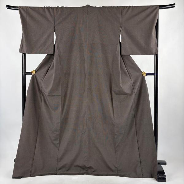 【着物ランク】名品【素材】正絹【身丈】約173cm【裄丈】約69cm【袖丈】約50cm【袖幅】約35.5cm【前幅】約24cm【後幅】約30cm【サイズ】L【着物仕立て】袷【着用時期】10〜5月【コメント】普段着やおしゃれ着として人気の紬で...