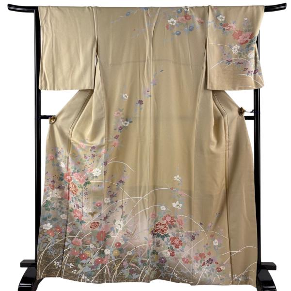 【着物ランク】秀品【素材】正絹【身丈】約168.5cm【裄丈】約67.5cm【袖丈】約52.5cm【袖幅】約34.5cm【前幅】約24.5cm【後幅】約30.5cm【サイズ】L【着物仕立て】袷【着用時期】10〜5月【コメント】気品たっぷりに...