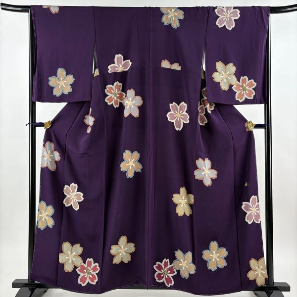 【着物ランク】秀品【素材】正絹【身丈】約159cm【裄丈】約67cm【袖丈】約56cm【袖幅】約34.5cm【前幅】約26cm【後幅】約30cm【サイズ】M【着物仕立て】袷【着用時期】10〜5月【コメント】お洒落着として楽しめる小紋でござい...